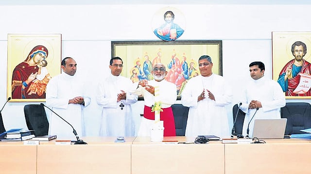 Mar Thattil opens Synod meet with call for unity