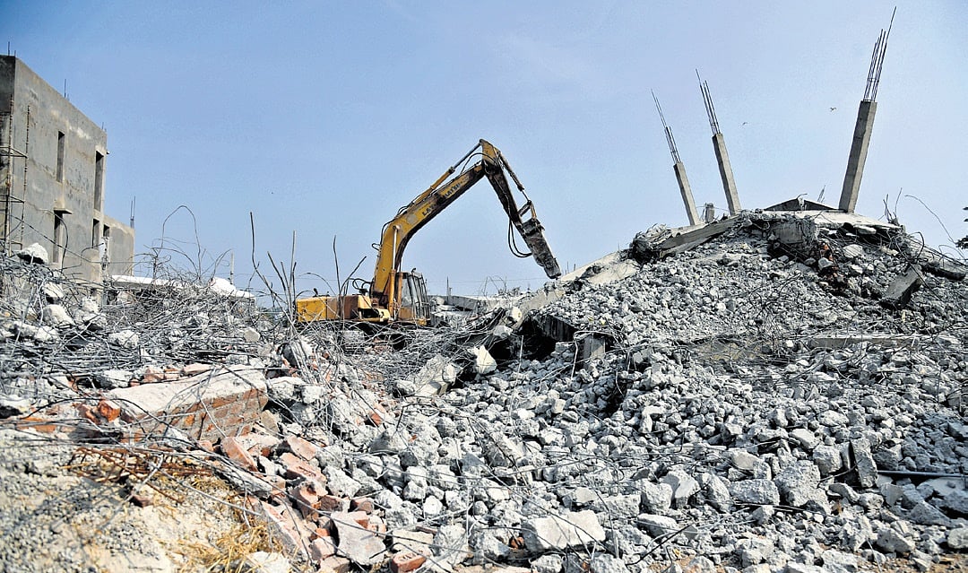 HYDRAA razes villas in FTL of Neknampur lake