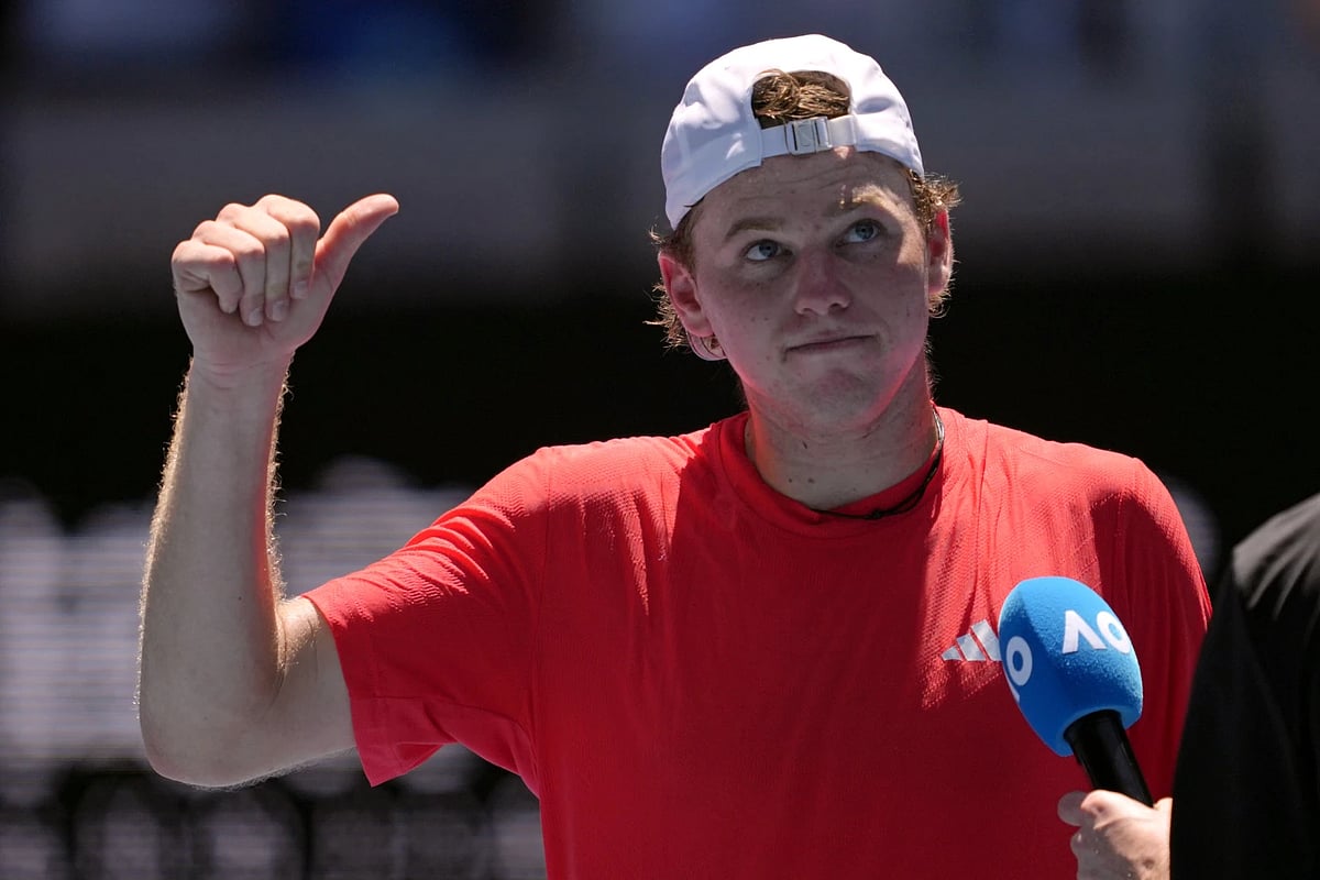 Alex Michelsen upsets Tsitsipas at the Australian Open and thanks his Mom