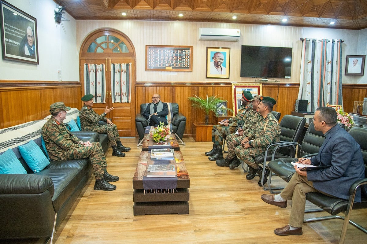 Eastern Army Commander briefs CM Biren, Governor Bhalla on Manipur's ...