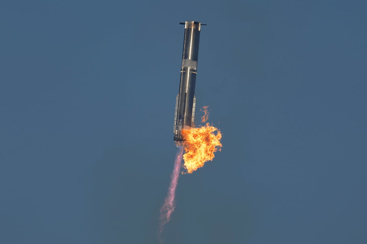 SpaceX loses spacecraft after catching rocket booster at the launch pad ...