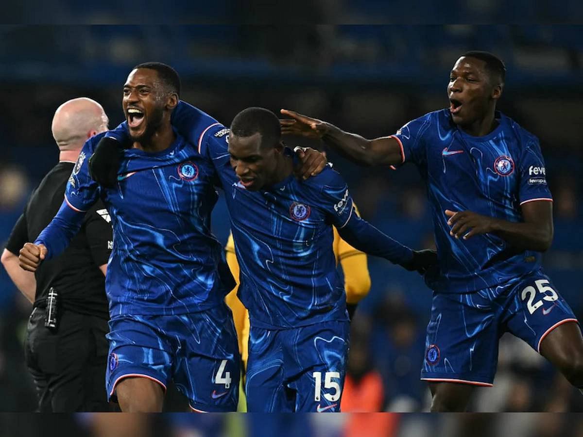 Chelsea beat Wolves to return to English Premier League top four