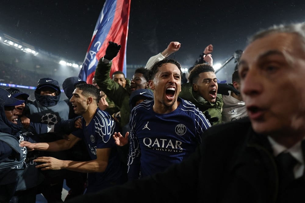 PSG push Man City to brink with stunning Champions League comeback