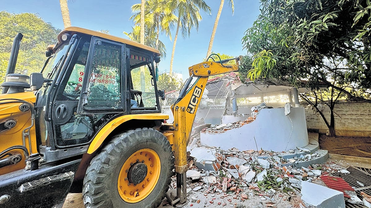 HYDRAA razes four kilometer wall built at a cost of 10 crore