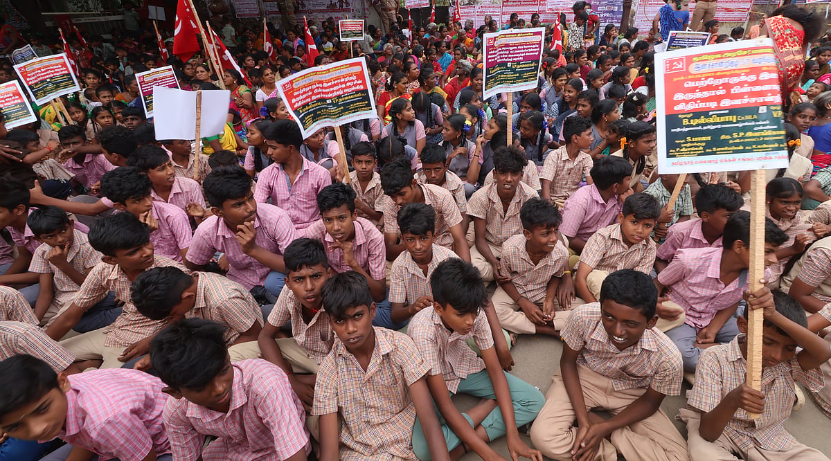 Residents of Sathyamoorthy Nagar in Madurai stage indefinite sit-in ...