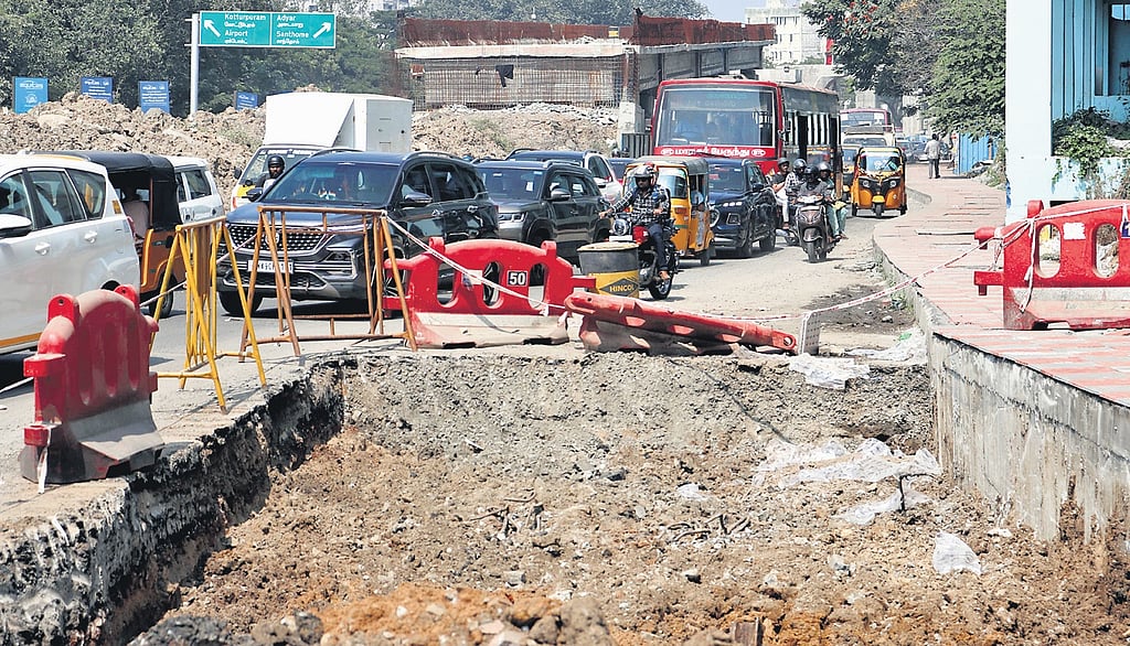 Foot overbridge demolished, flyover at Madhya Kailash to be ready this June