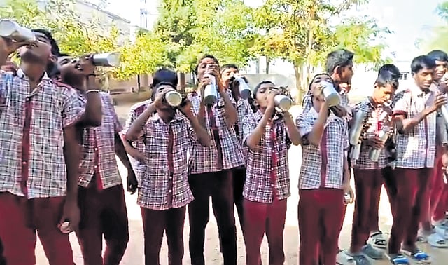 With ‘water bell’, ZPHS Jillela is fighting against dehydration