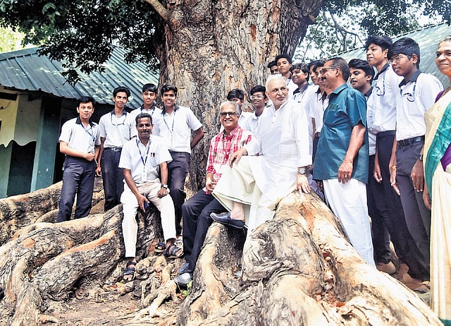 Spiritual guide, teacher Sri M finds his way back to alma mater in Thycaud