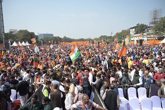 Ram bhajans, dhol beats, thunderous applause fill air at Ramlila Maidan ...
