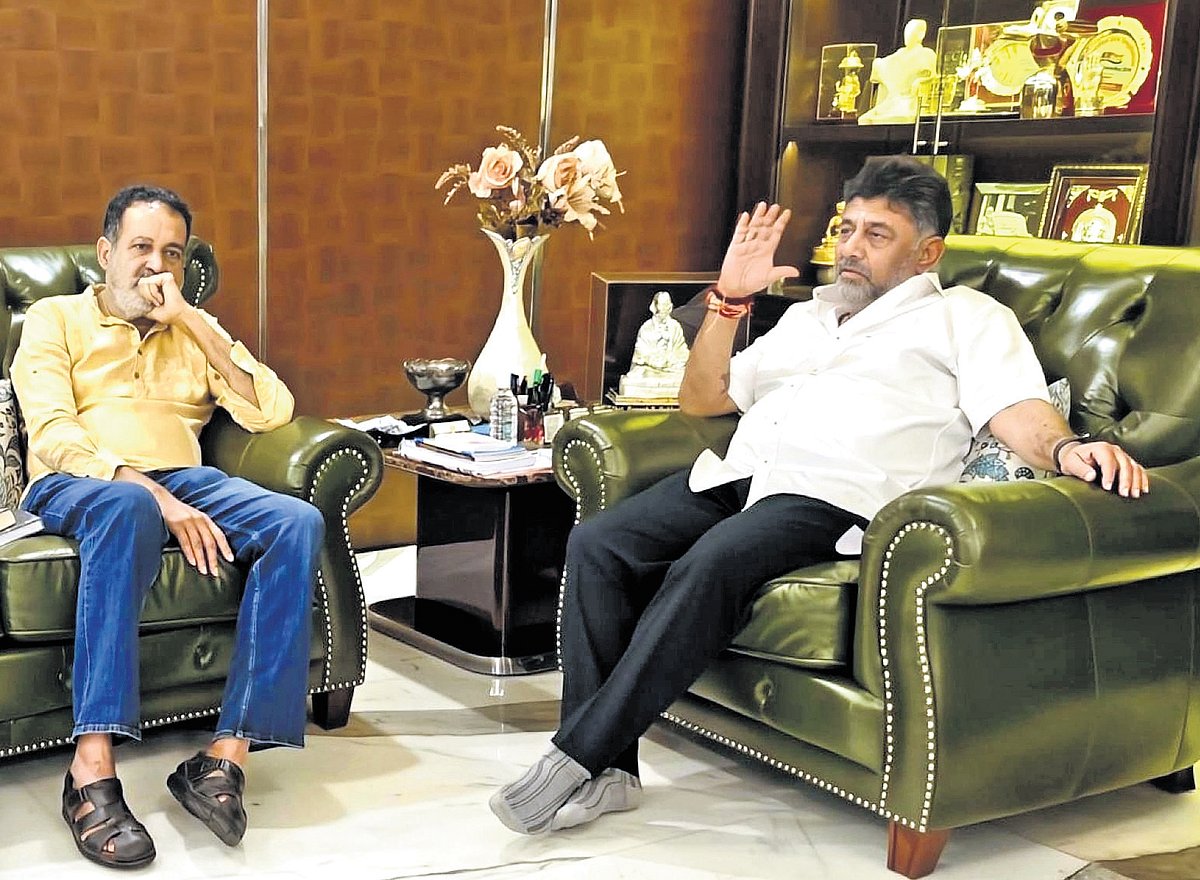 Believing in his stars, will DKS play Shinde in Karnataka?