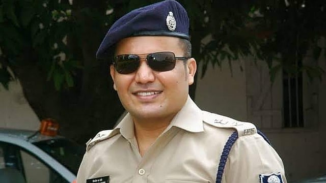 Former IPS officer Shivdeep Lande floats political outfit 'Hind Sena ...