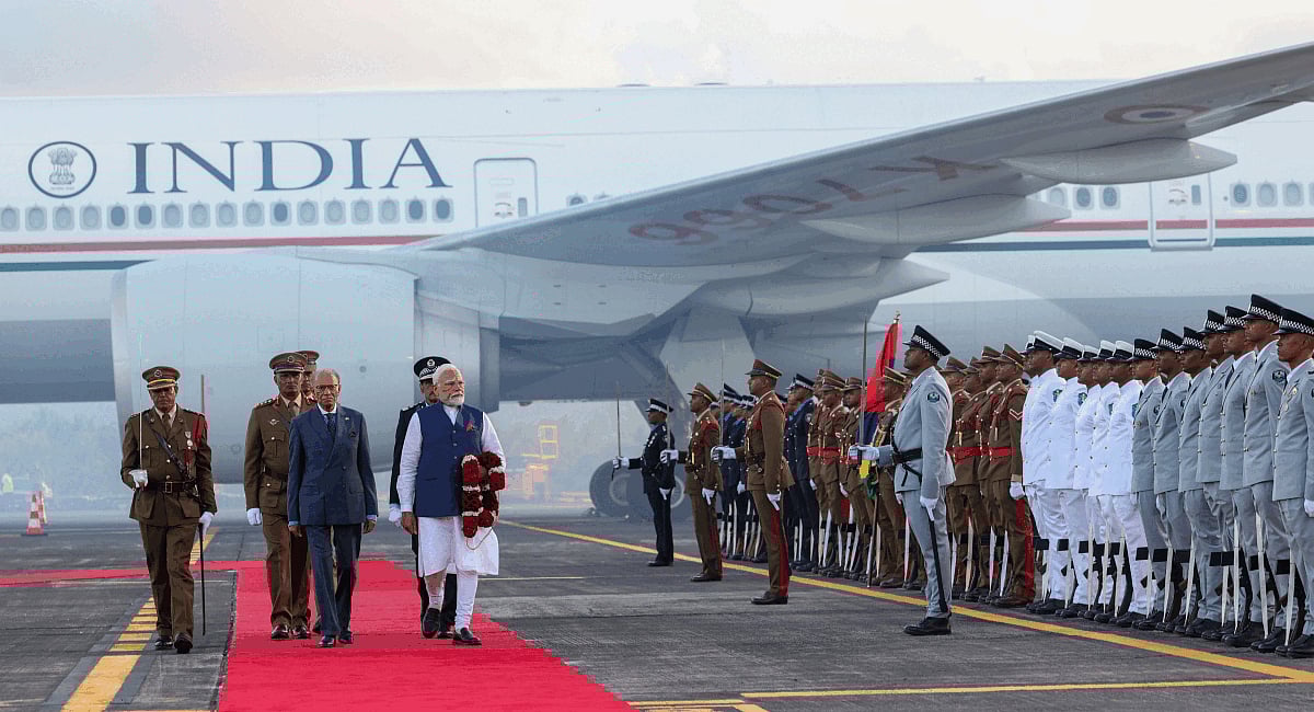 PM Modi arrives in Mauritius, greeted with traditional Bihari welcome ...