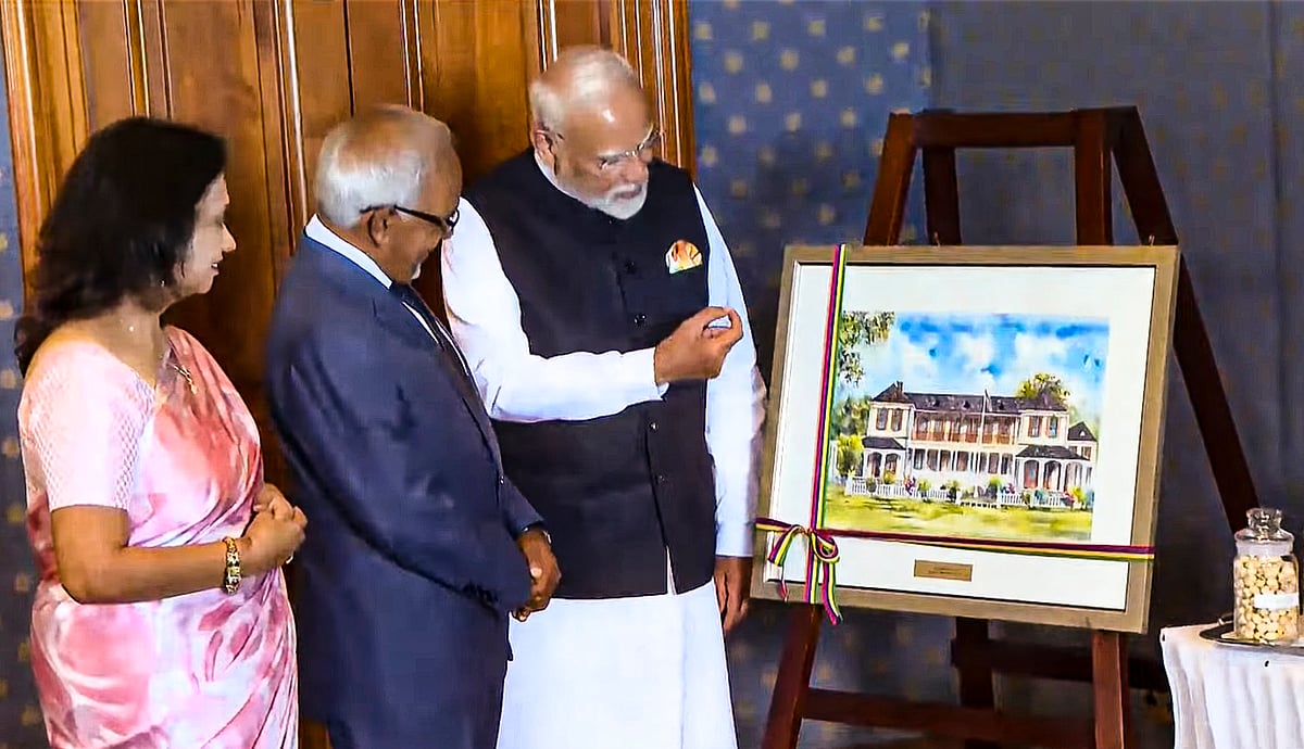 PM Modi meets Mauritius President Dharam Gokhool, gifts him Gangajal ...