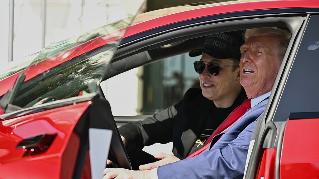 Trump selects new Tesla on White House driveway to show support for ...