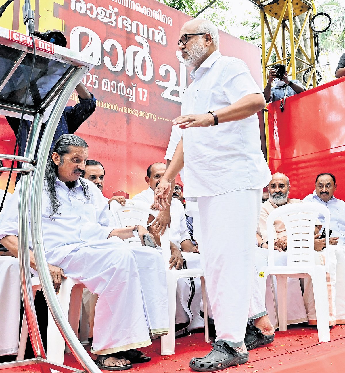 LDF takes out protest march against Centre to Raj Bhavan
