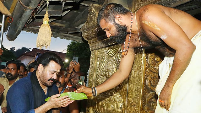 Mohanlal performs special offering for Mammootty at Sabarimala