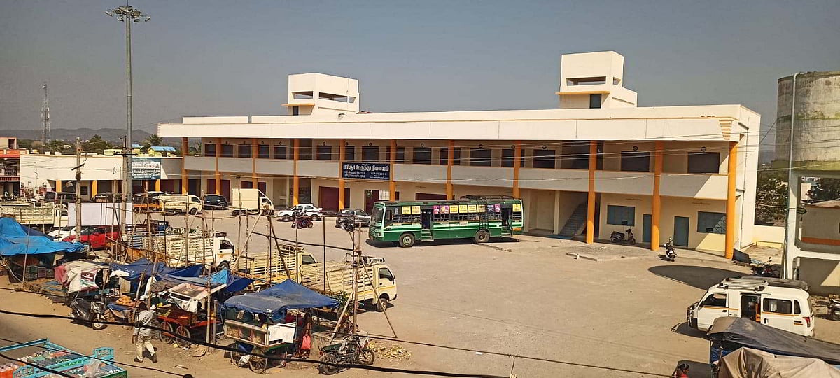 Protest seeking clearance of encroachments in Dharmapuri's Eriyur bus stand