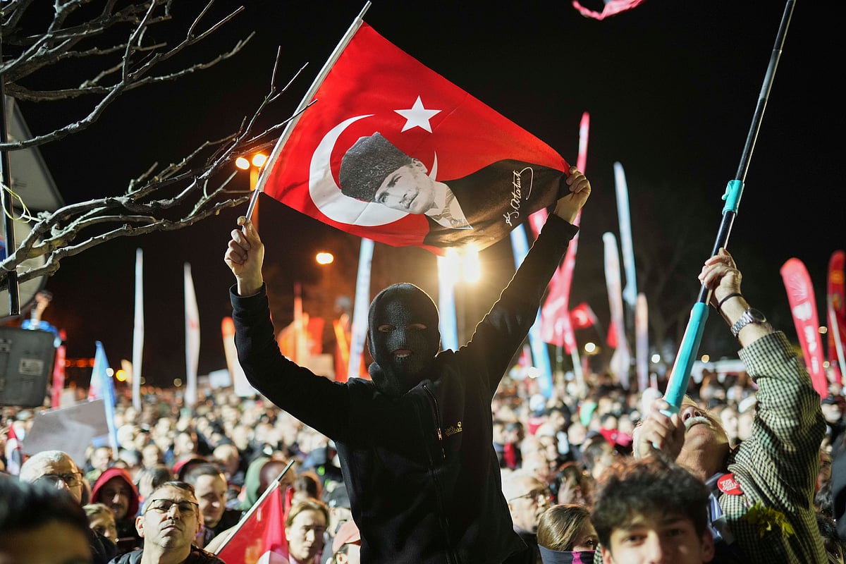 Erdogan blames opposition for Turkey's dwindling economy amid protests ...