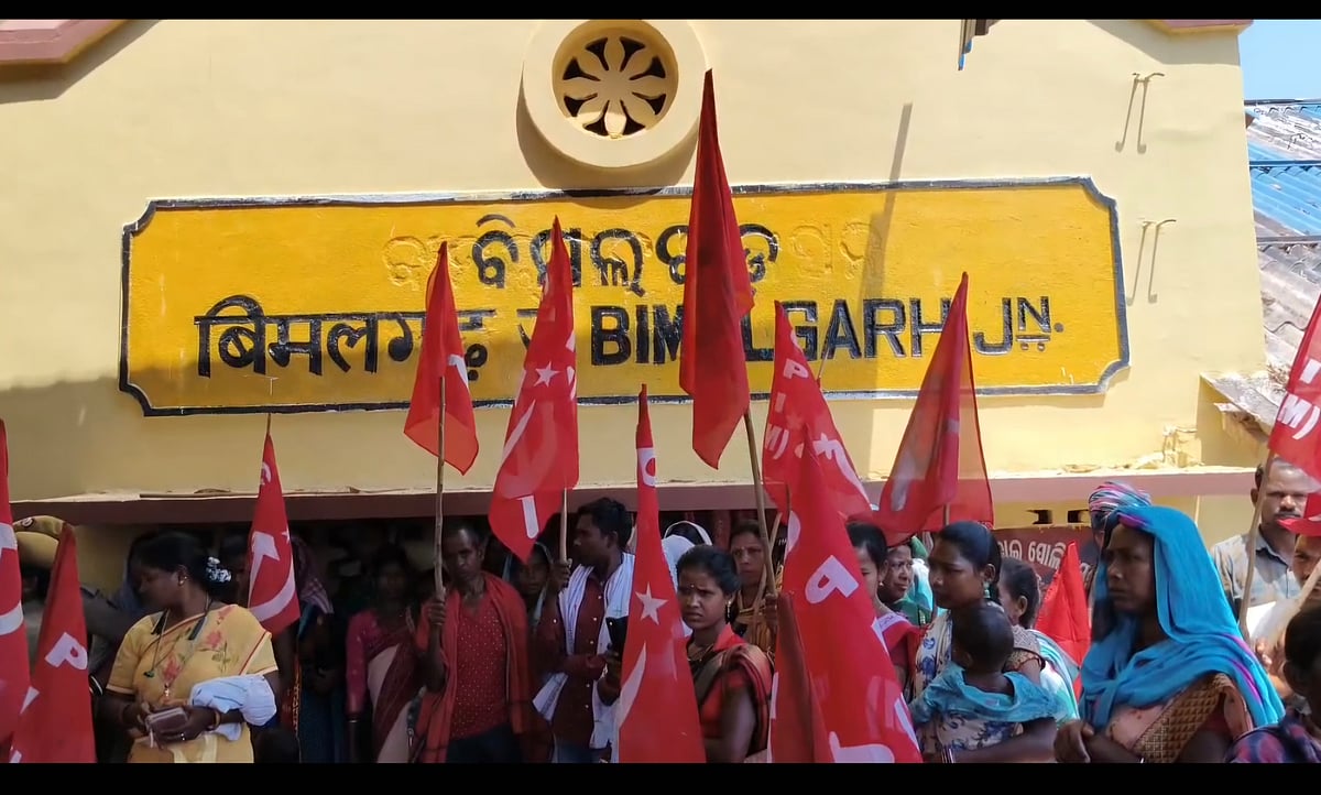 Workers demand rakes at railway sidings, paralyse transportation of ...