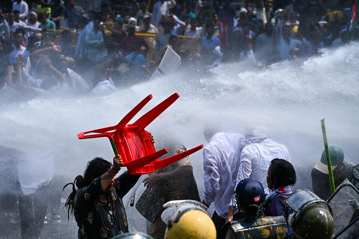 Congress’ Odisha Assembly gherao turns violent; 15 cops, many ...