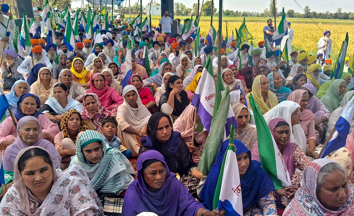 Punjab Farmers protest outside residences of AAP ministers, MLAs