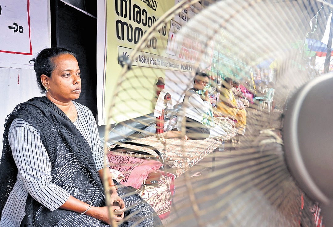 ASHAs to mark 50th day of stir with ‘haircut’ protest in Kerala