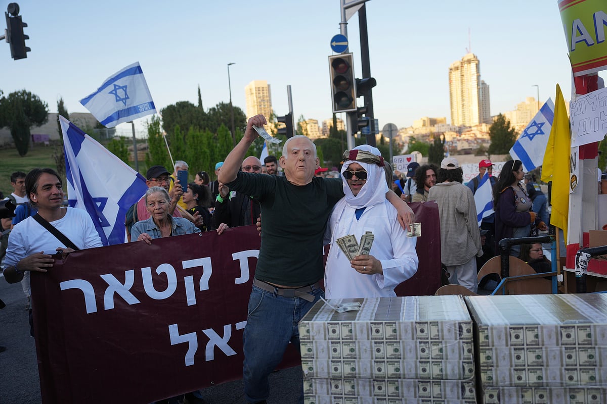 Netanyahu is rocked by new scandal linking his close advisers with ...