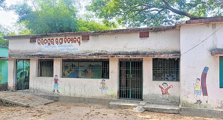 Upper primary school without teacher in Kendrapara, students skip classes