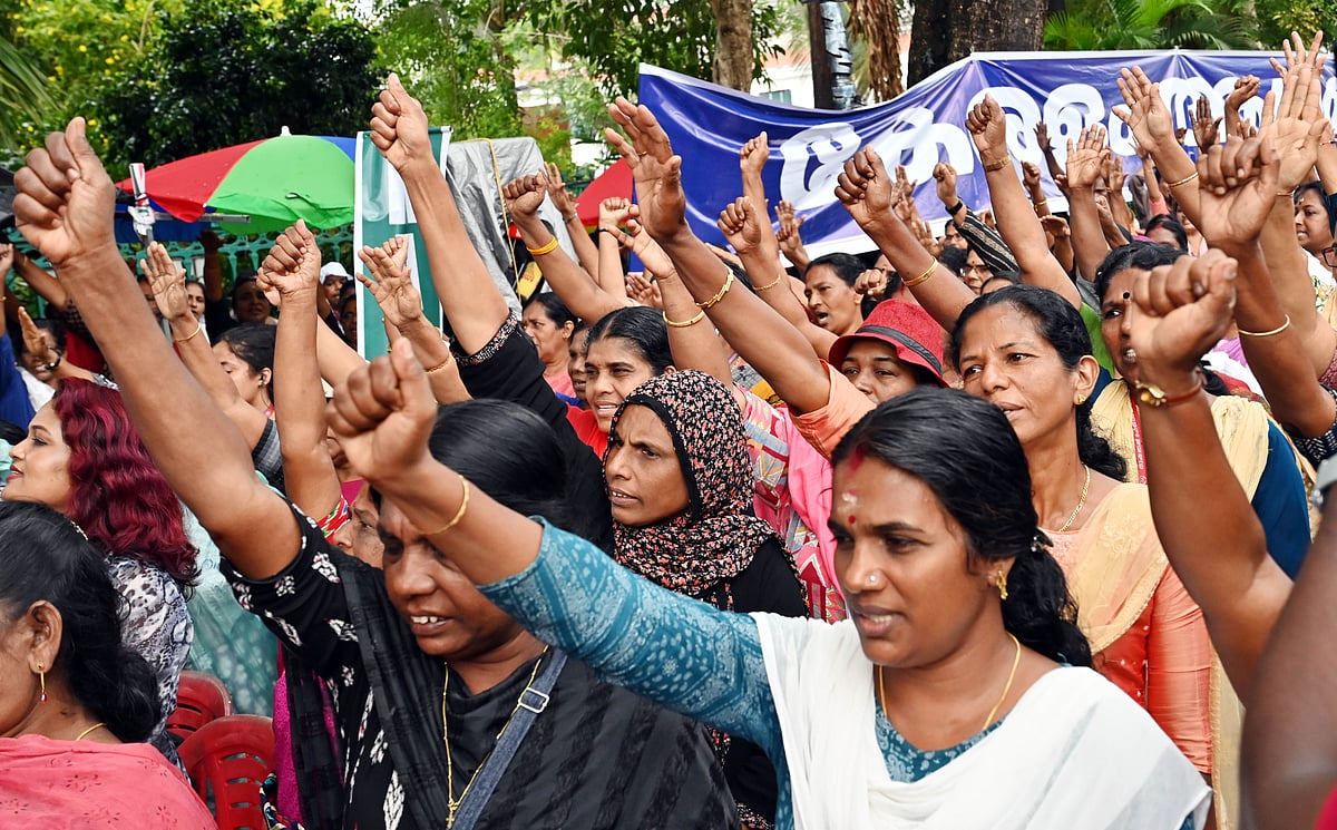 Hundreds rally at Kerala Secretariat in support of ASHA workers ...