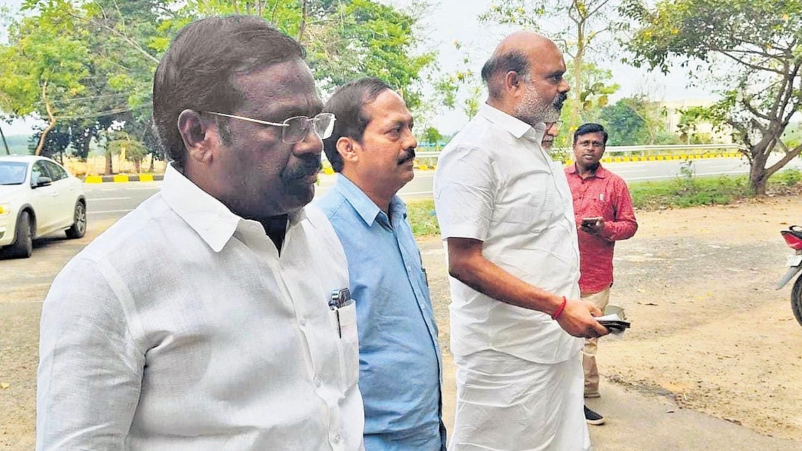 Top PMK leaders meet Ramadoss amid leadership row