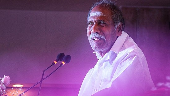 Puducherry CM Rangasamy ends tiff with Lieutenant Governor, resumes official duty