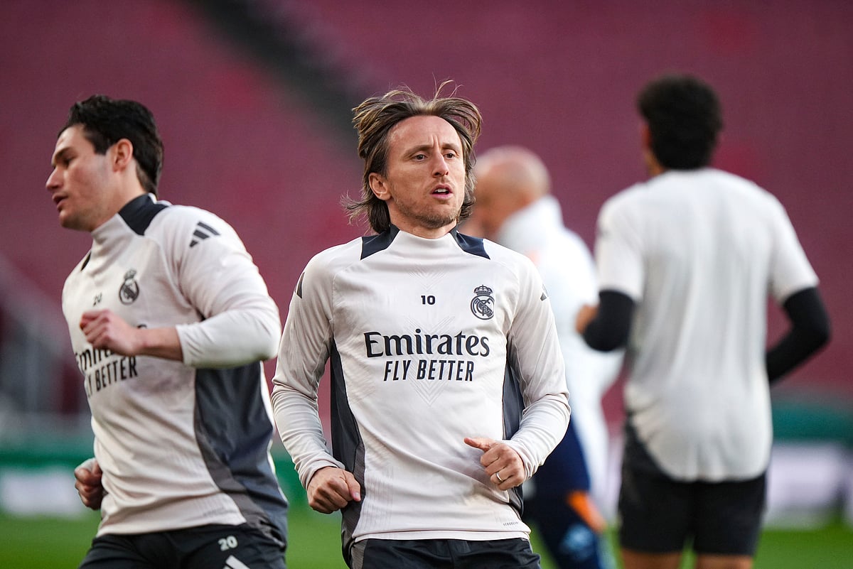 Luka Modric lands in Italy to sign with AC Milan after 13 seasons at ...
