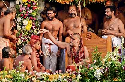 Rig Vedic scholar Satya Chandrashekarendra anointed as junior pontiff of Kanchi Kamakoti Peetam