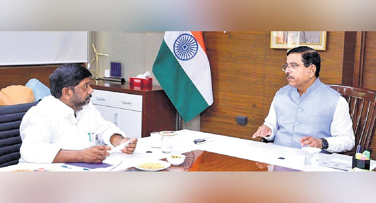 Bhatti asks Centre to allocate 4K MW solar plants to Telangana