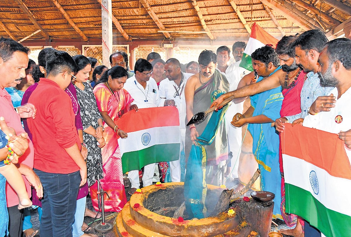 Chandi Homam performed at historic Bhadrakali Temple in Warangal for Op ...