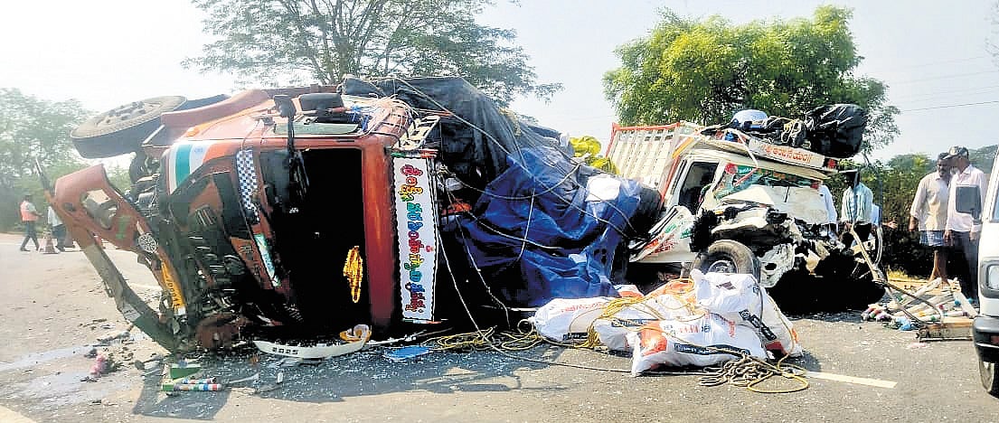 Four killed as lorry and truck collide in Palnadu