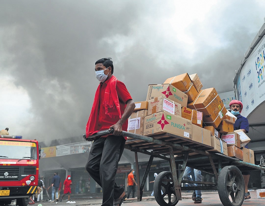 Massive fire at textile hub near Kerala's Kozhikode bus stand, no ...