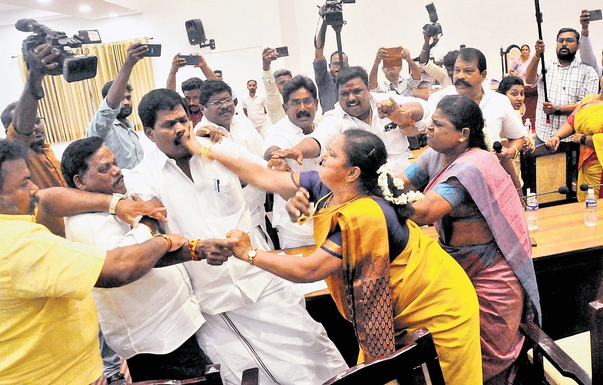 Woman councillor slaps opposition leader at Salem council meet