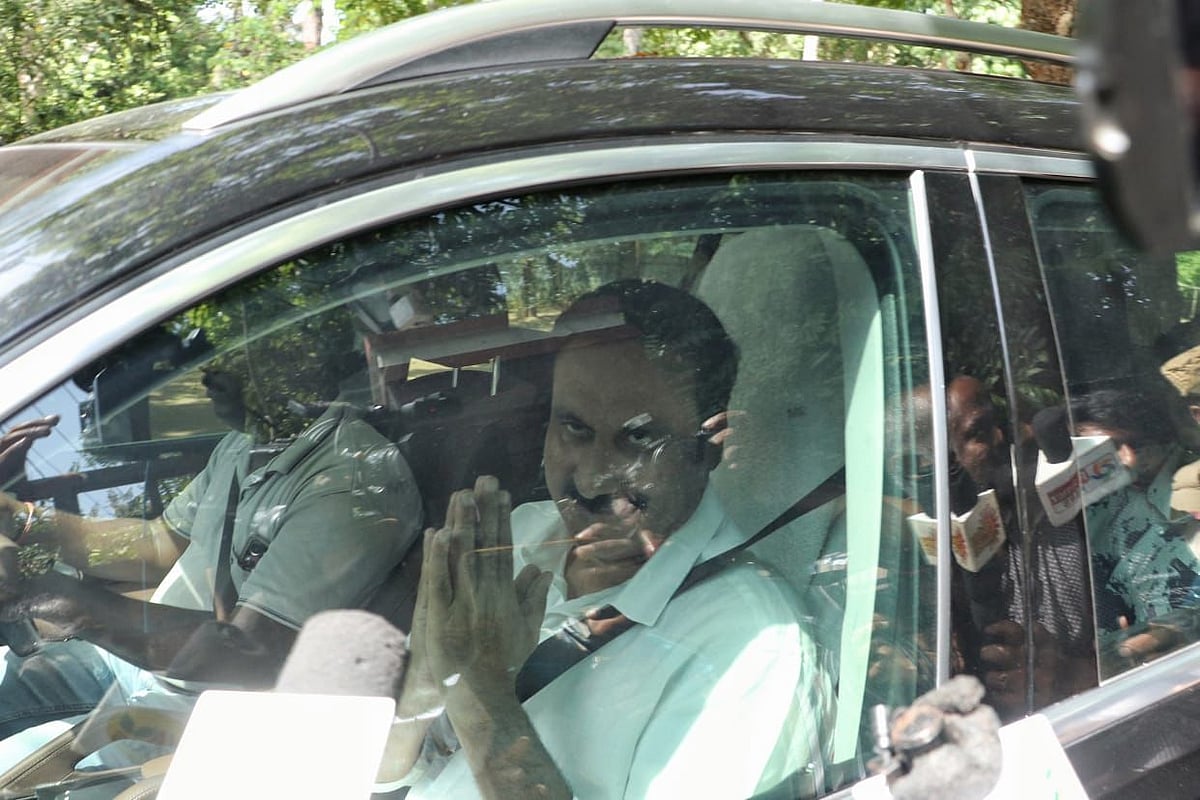 Anbumani meets Ramadoss at Thailapuram amid PMK leadership row