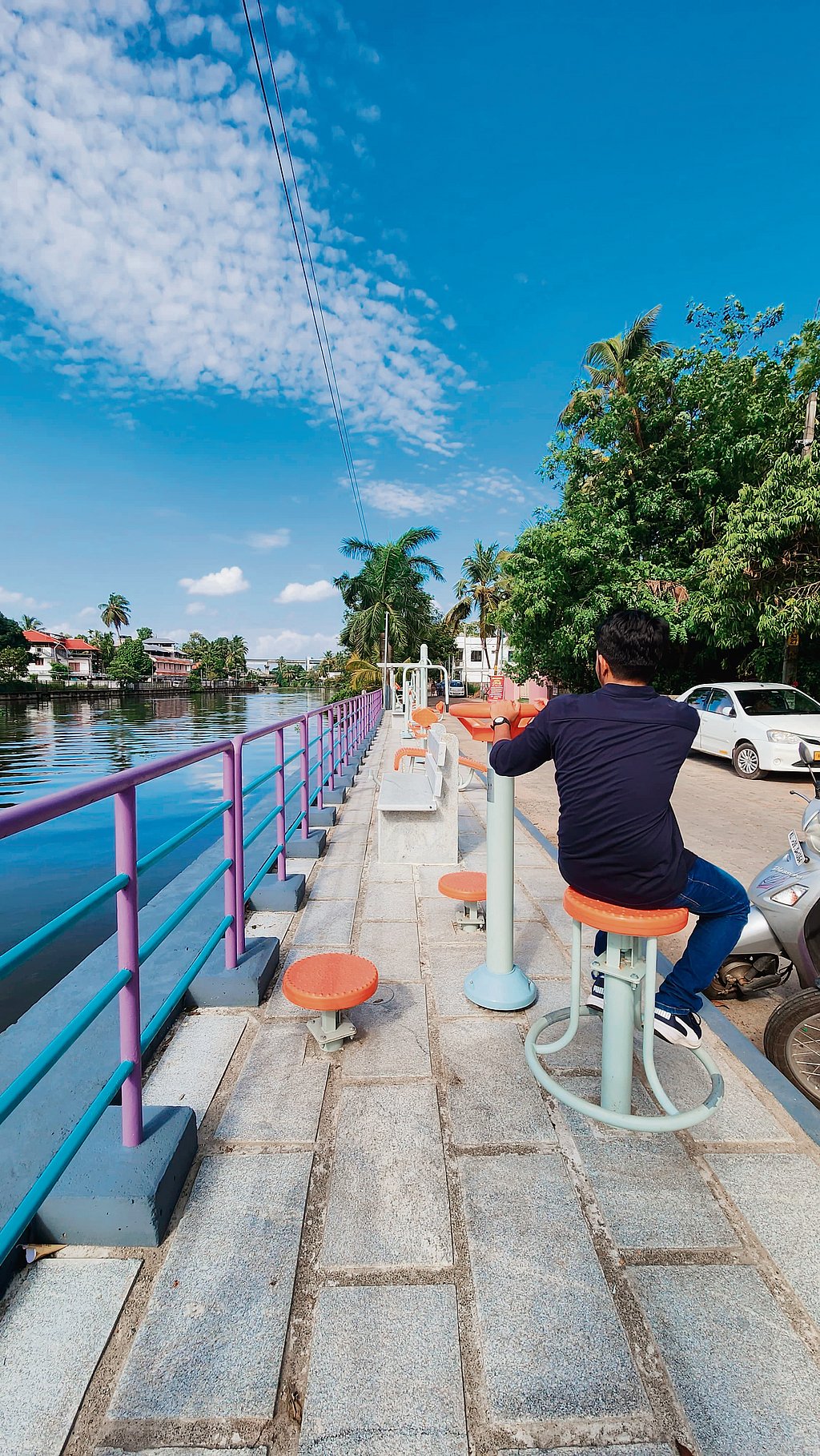 A lover’s path near Chambakkara bridge, where Kochi slows down