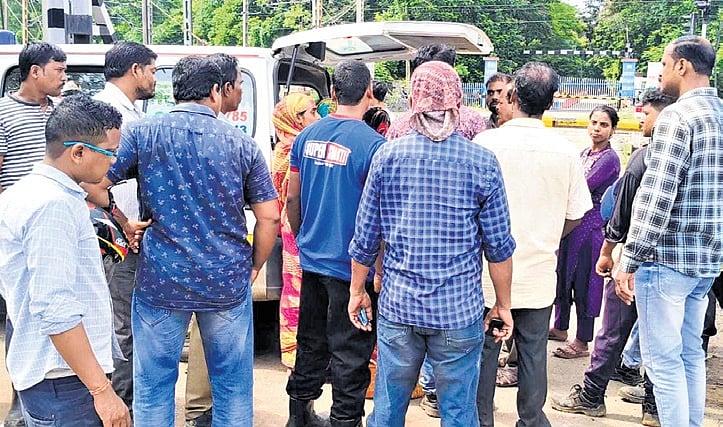 Odisha: PPL workers stage dharna in front of plant over colleague’s death