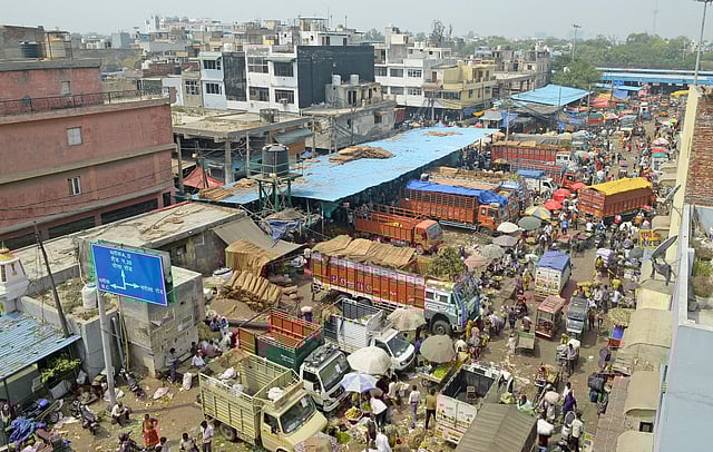 Azadpur's invisible hands: Backbone of New Delhi’s food chain, yet ...