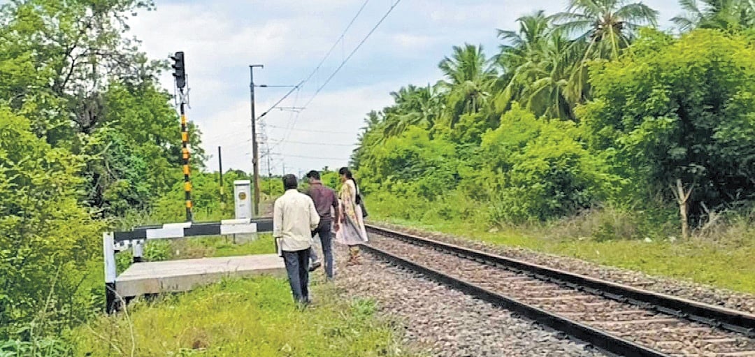 Yercaud Express hits iron rod on railway tracks, narrow escape for ...