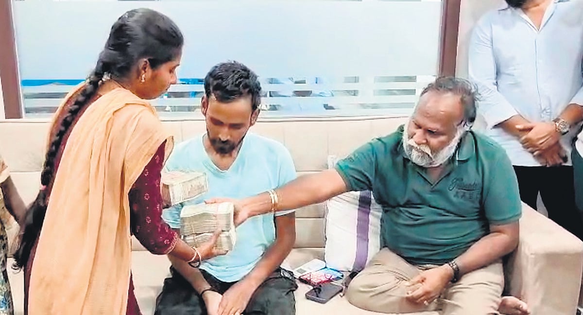 Jagga Reddy extends Rs 10 lakh assistance to cancer patient