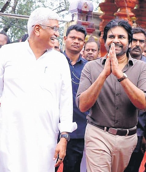 Akhanda Godavari will give a boost to tourism: Minister Gajendra Singh ...