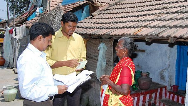 Inform residents to paste stickers, census team told