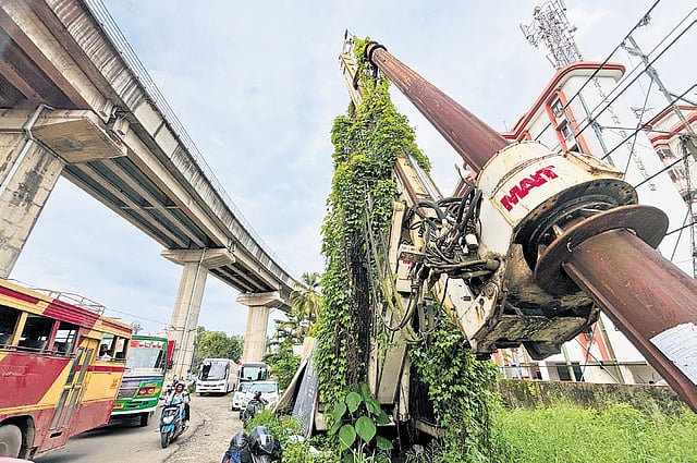 Decade-old abandoned tower crane poses danger at Vyttila