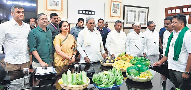 CM Siddaramaiah meets Devanahalli farmers, seeks 10 days to resolve issue