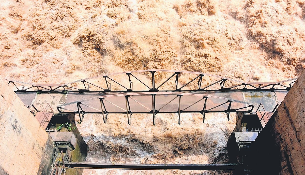 Damaged flood bank leaves Bhadrachalam residents on the edge