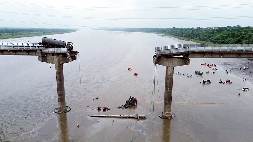 Gambhira bridge tragedy: Gujarat suspends four engineers, CM orders ...